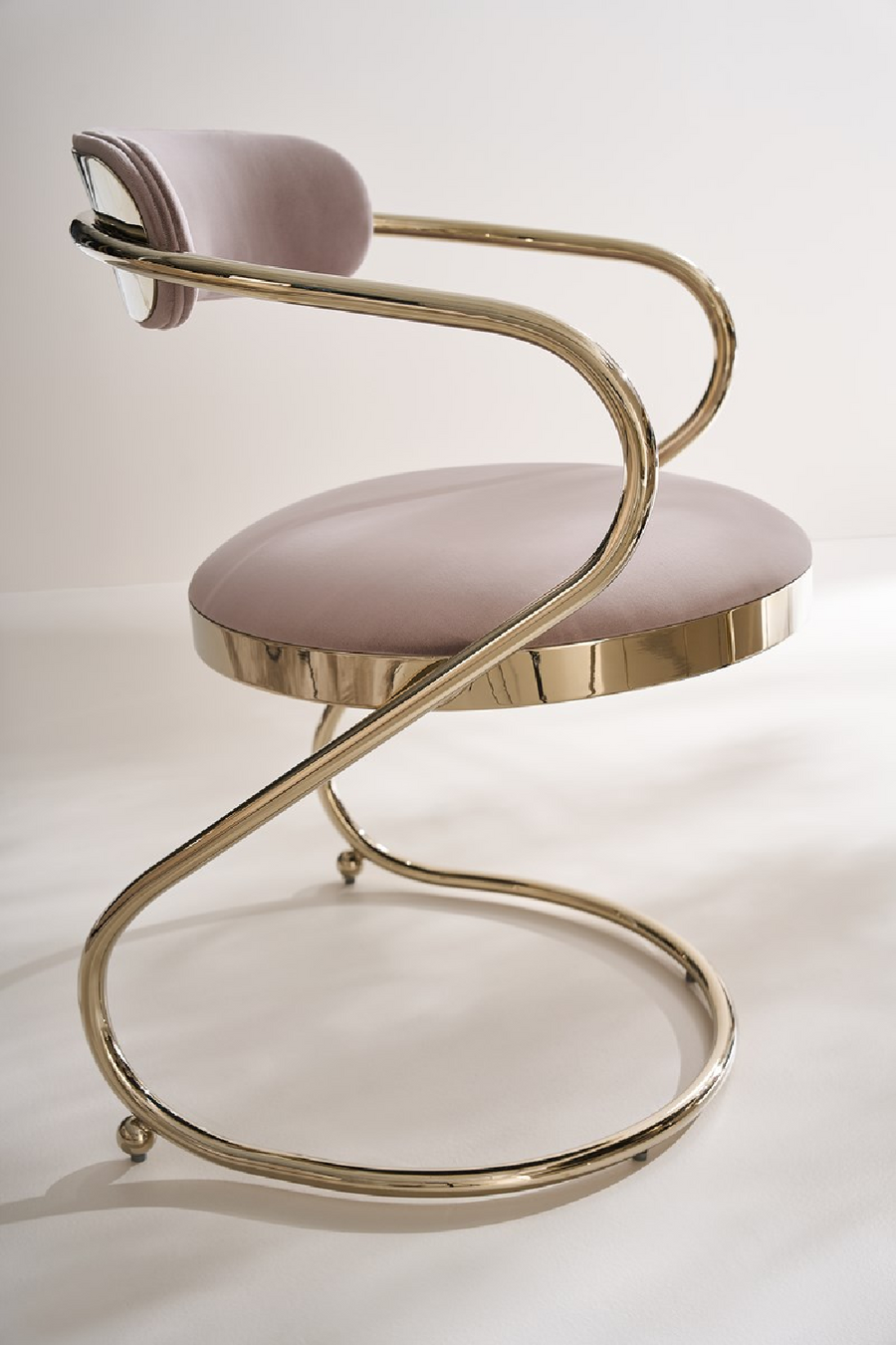 Wavy Cantilevered Dining Chair | Caracole Retrospect | OROA